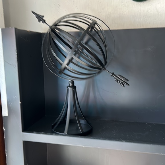 unbranded | Accents | Spinning Spherical With Arrow Through It Abstract ...